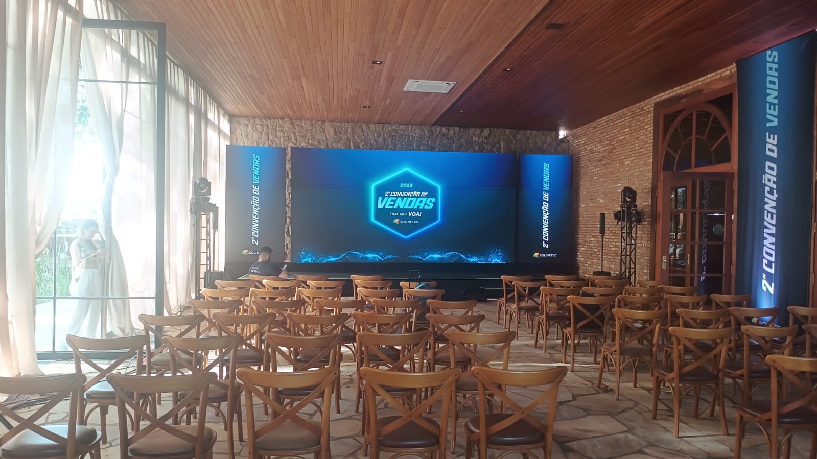 Equipamentos de áudio, iluminação e vídeo - Regallo Eventos