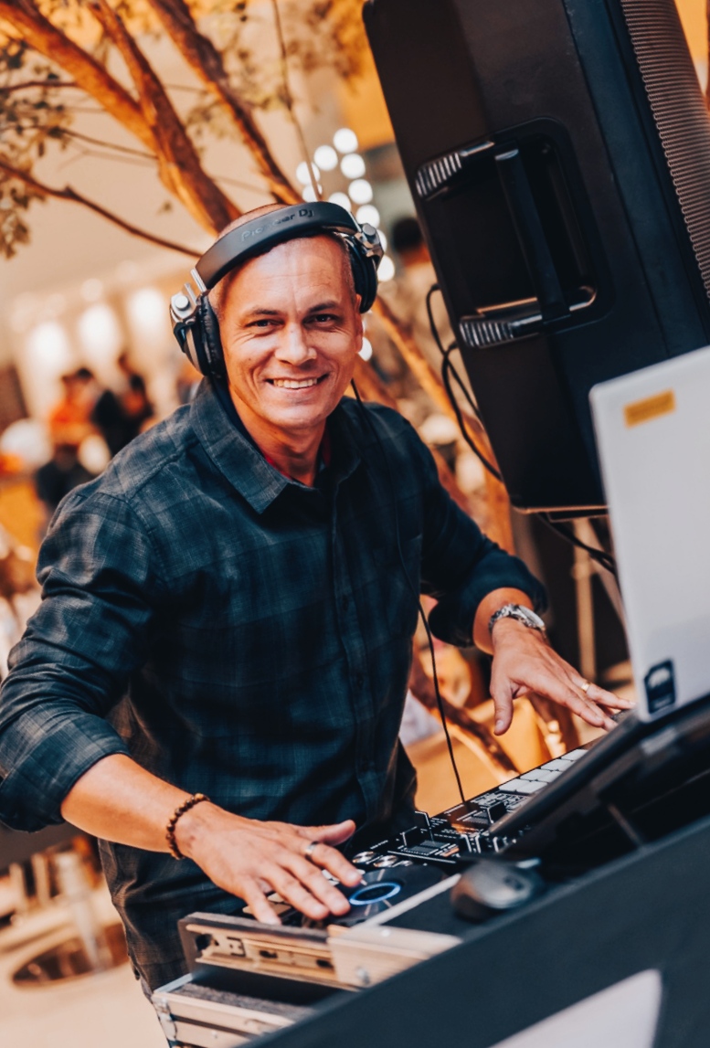 DJ Max Fischer | DJ | Orçamento grátis | Regallo