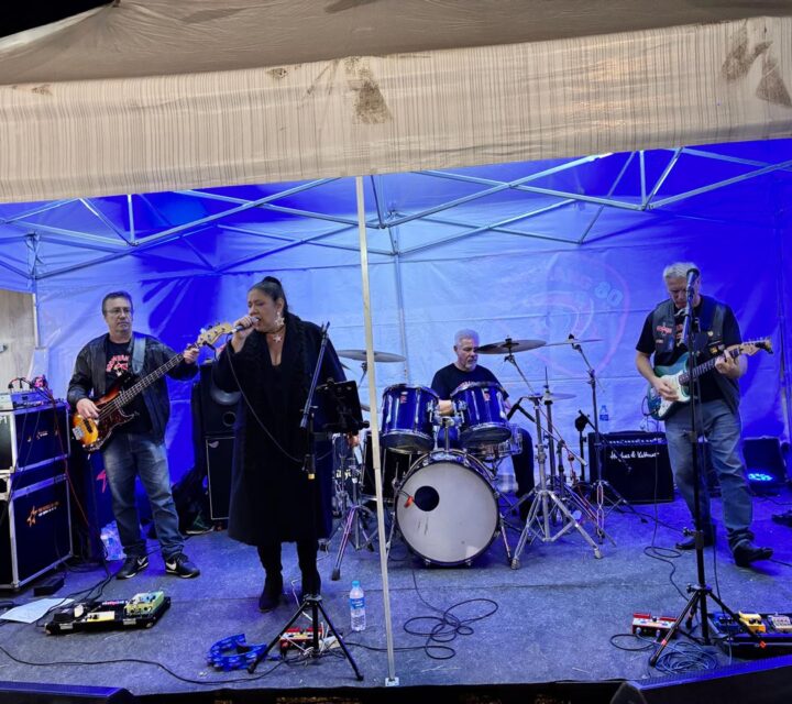 Cantora e Banda para festas e eventos anos 80 e 90 Flashback - Regallo Eventos